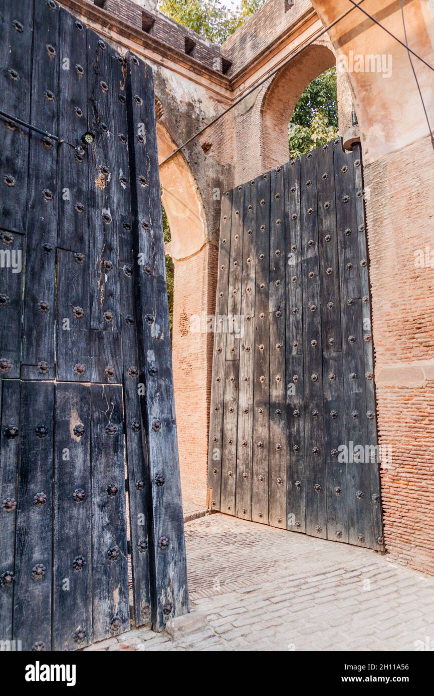 Residency gate hi-res stock photography and images - Alamy