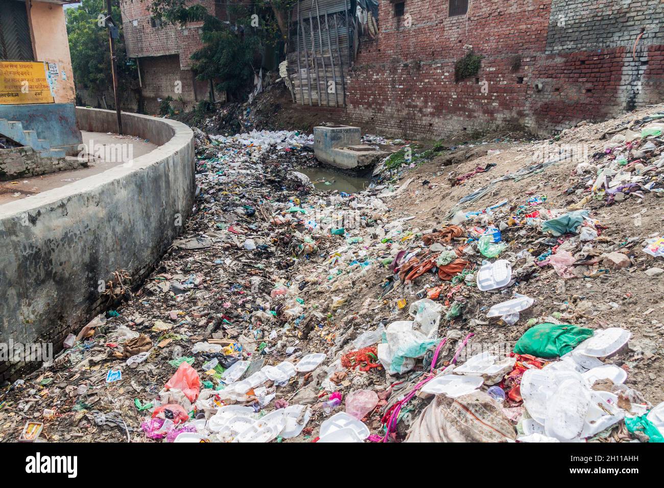 LUCKNOW, INDIA - FEBRUARY 3, 2017: Polluted stream in Lucknow, Uttar ... LUCKNOW, INDIA - FEBRUARY 3, 2017: Polluted stream in Lucknow, Uttar ...