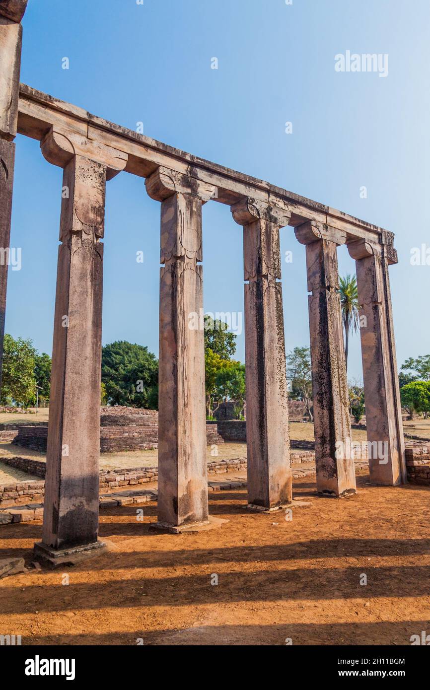 Temple 18, ancient Buddhist monument at Sanchi, Madhya Pradesh, India ...