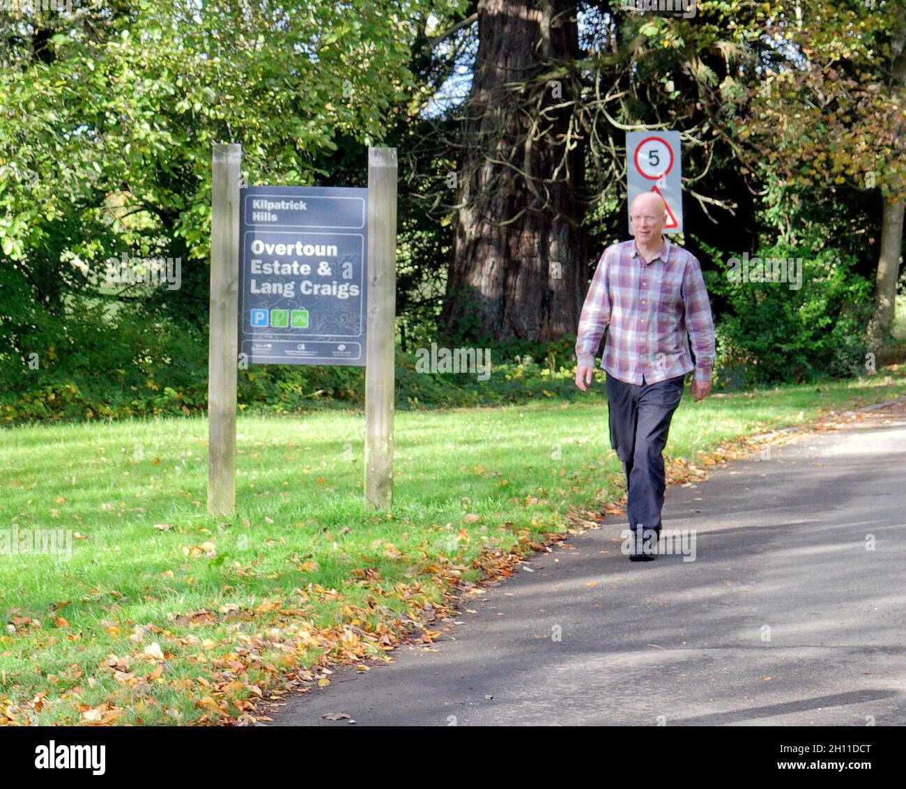 Dog suicide bridge overtoun hi-res stock photography and images - Alamy