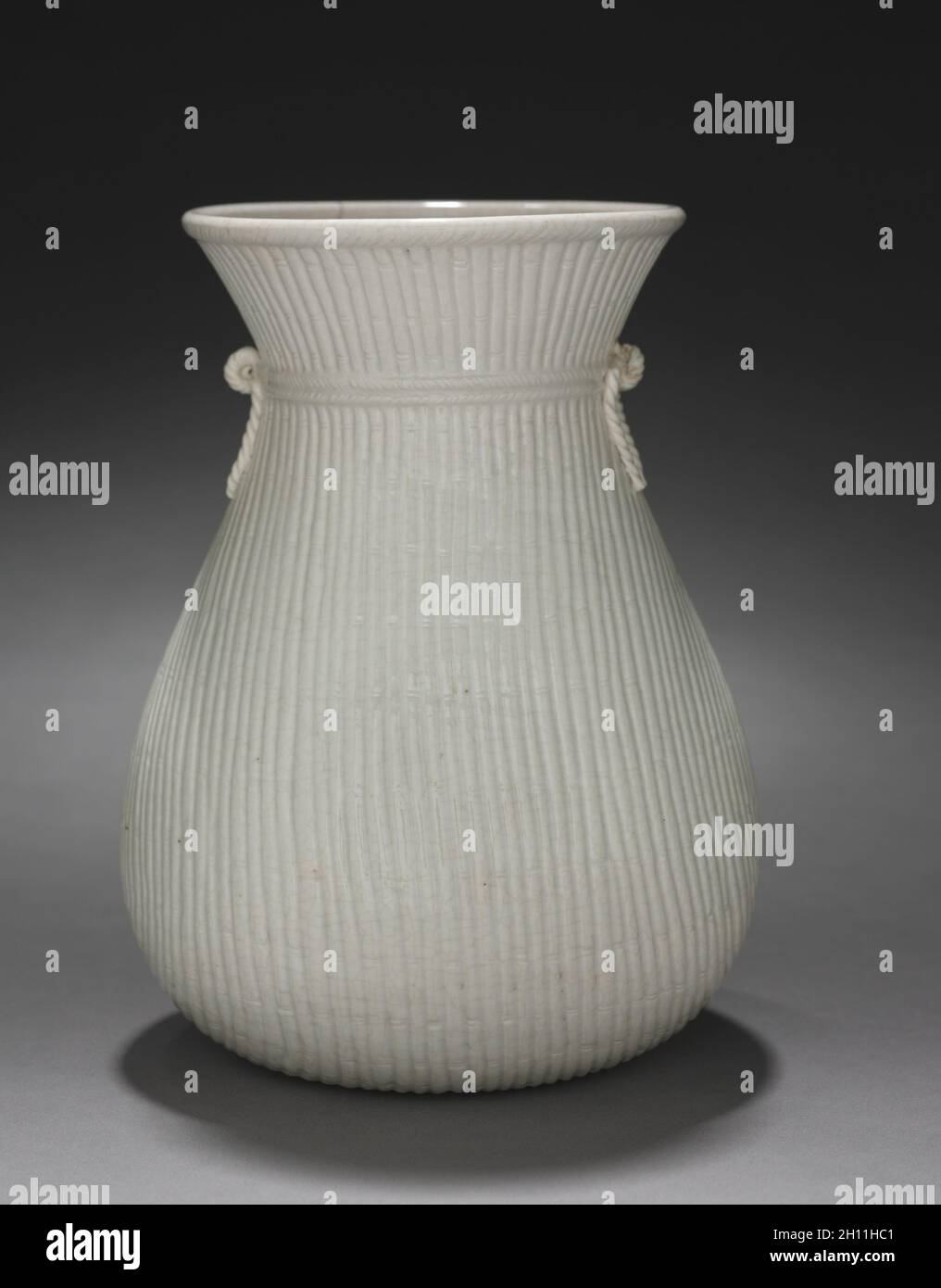 Vase ding hi-res stock photography and images - Alamy