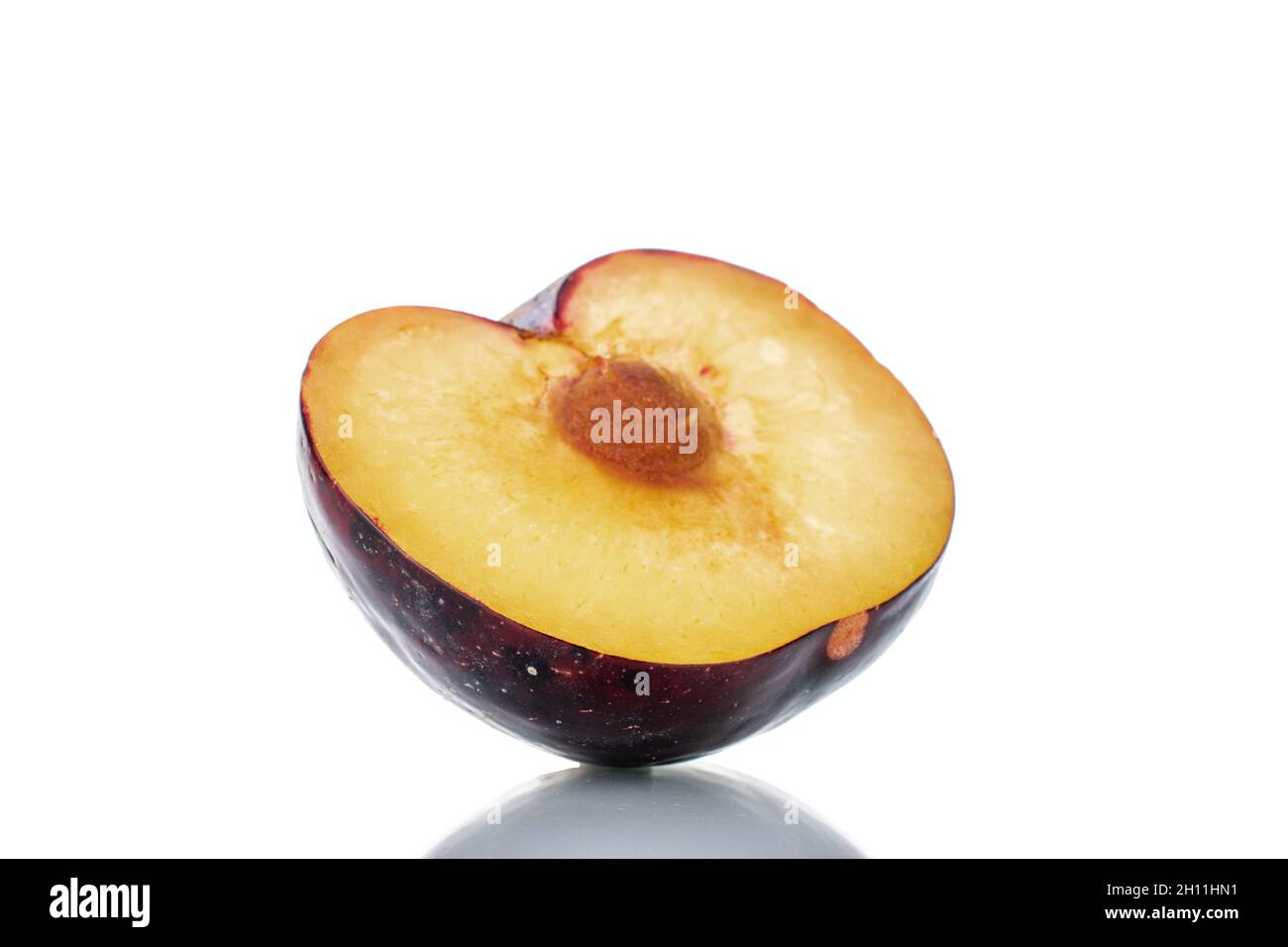 Purple plum half hi-res stock photography and images - Alamy