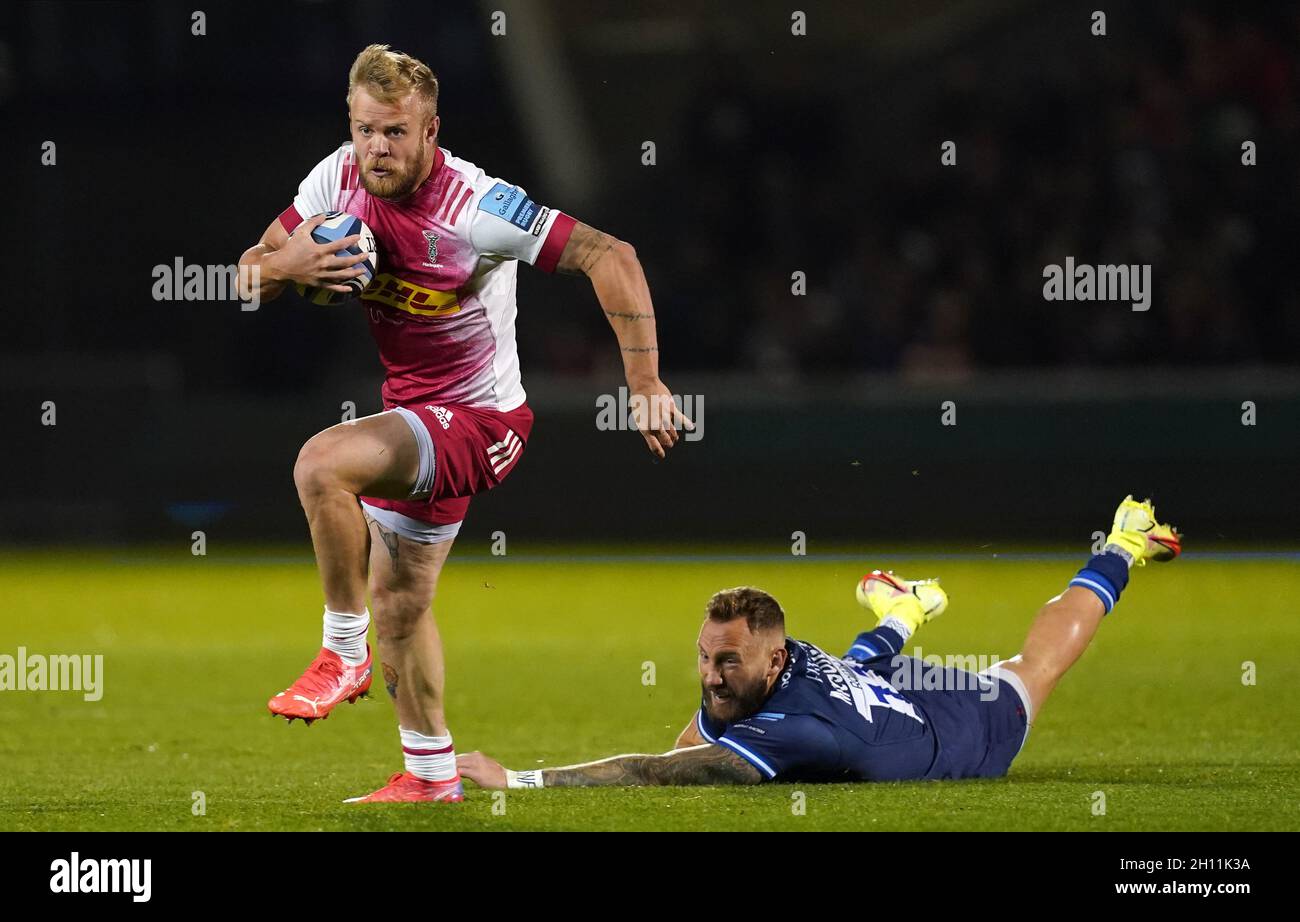 Harlequins' Tyrone Green (left) skips away from Sale Sharks' Byron ...