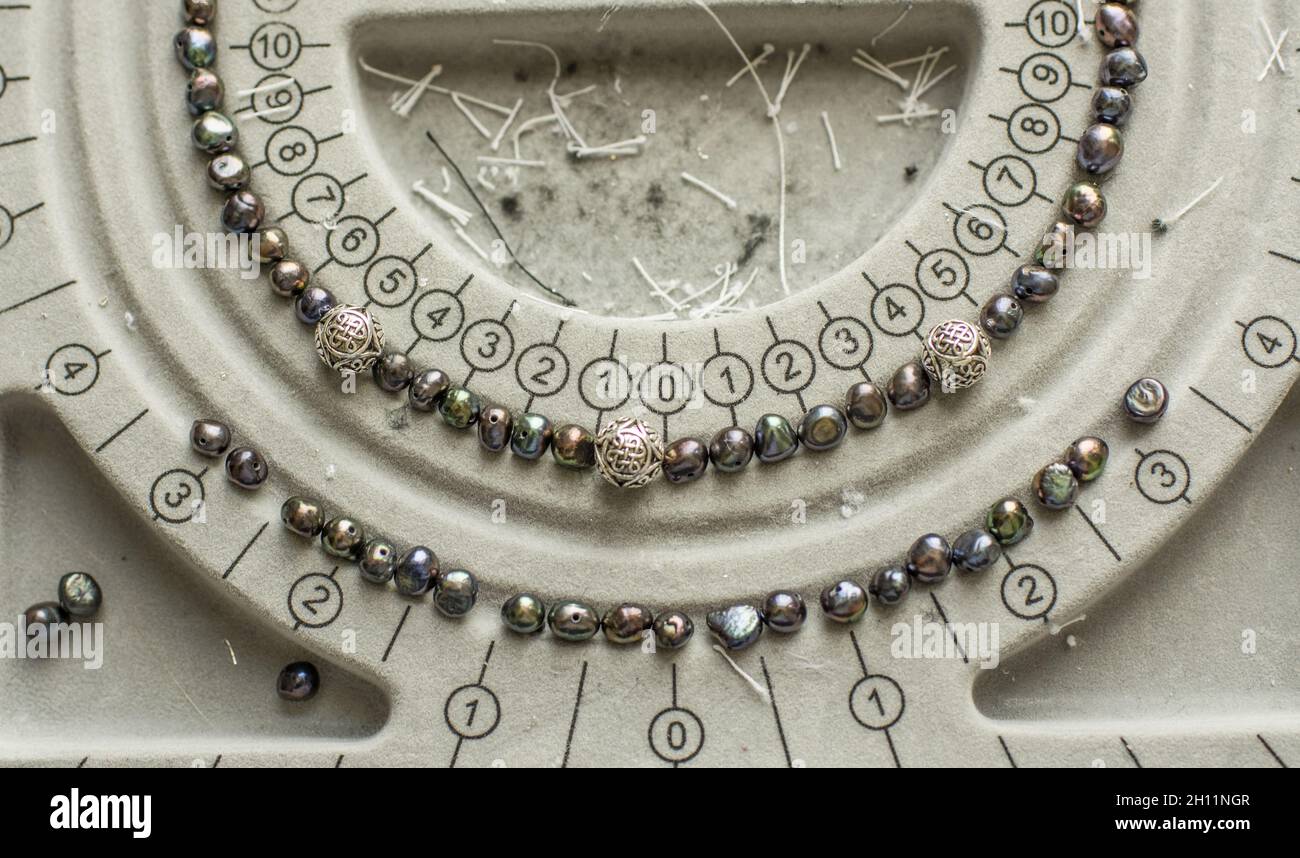 Threading pearls hi-res stock photography and images - Alamy