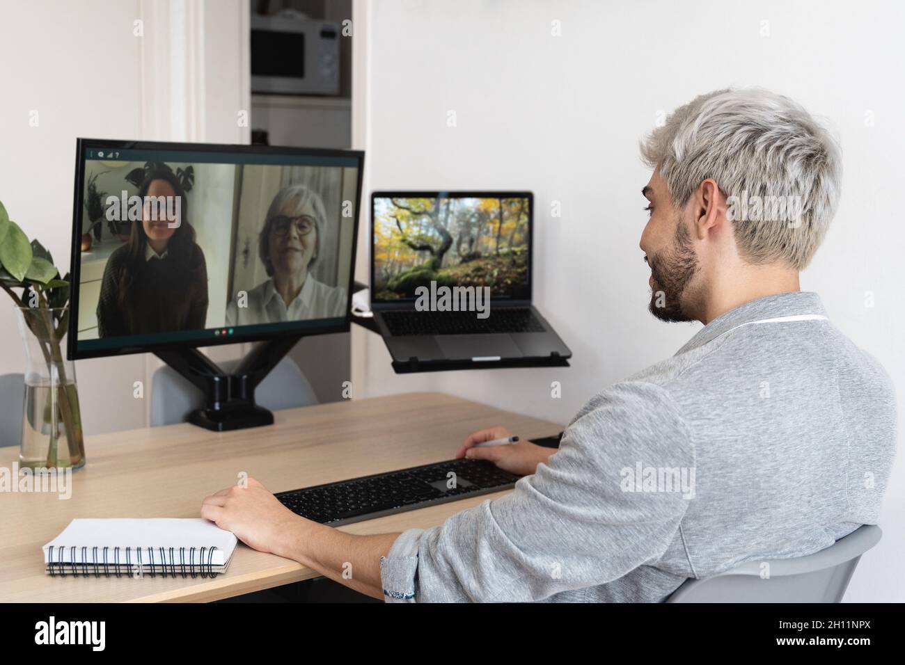 Videocall hi-res stock photography and images - Alamy