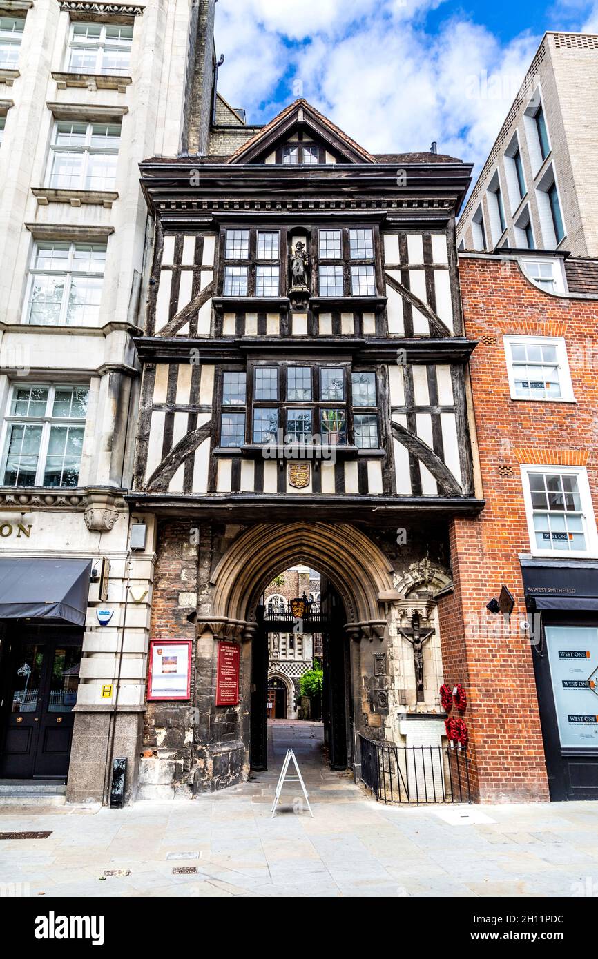 Tudor great gatehouse hi-res stock photography and images - Alamy