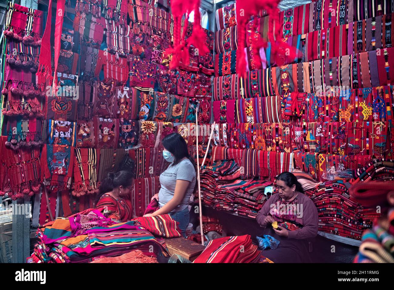 Mayan clothing hi-res stock photography and images - Alamy