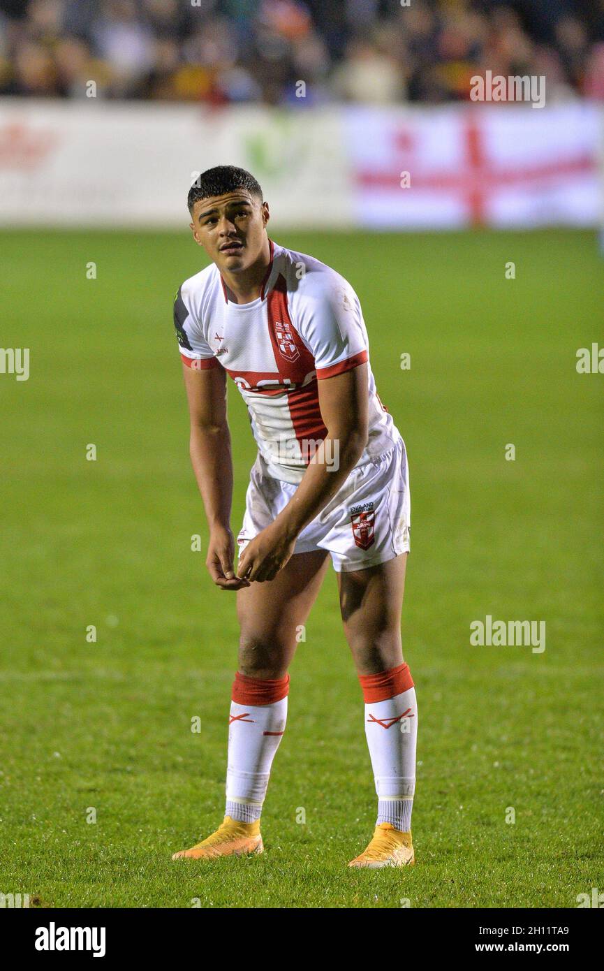 Castleford, UK. 15 October 2021 - Will Pryce of England Knights lines ...