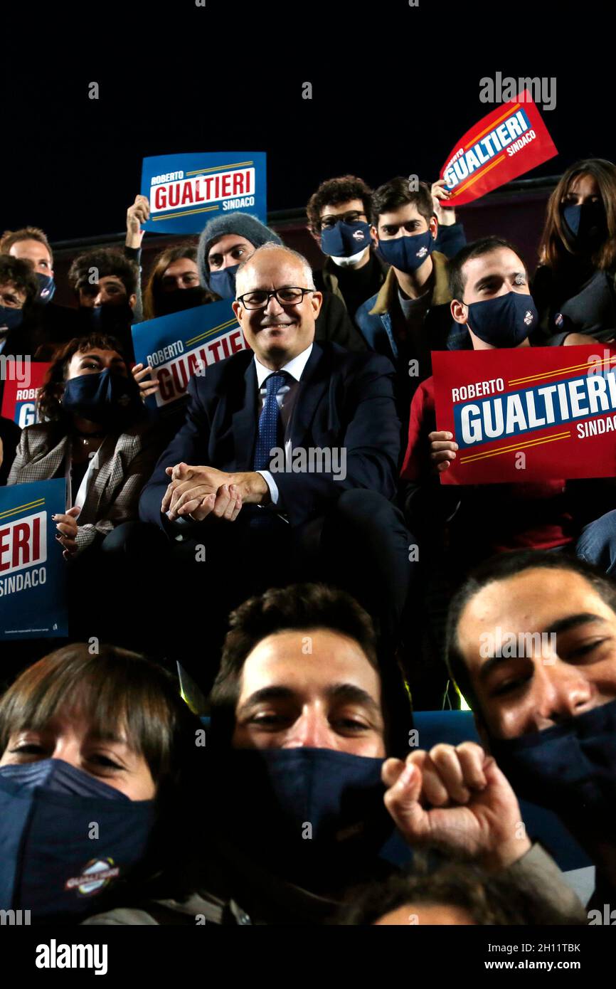 Left wing symbol hi-res stock photography and images - Alamy