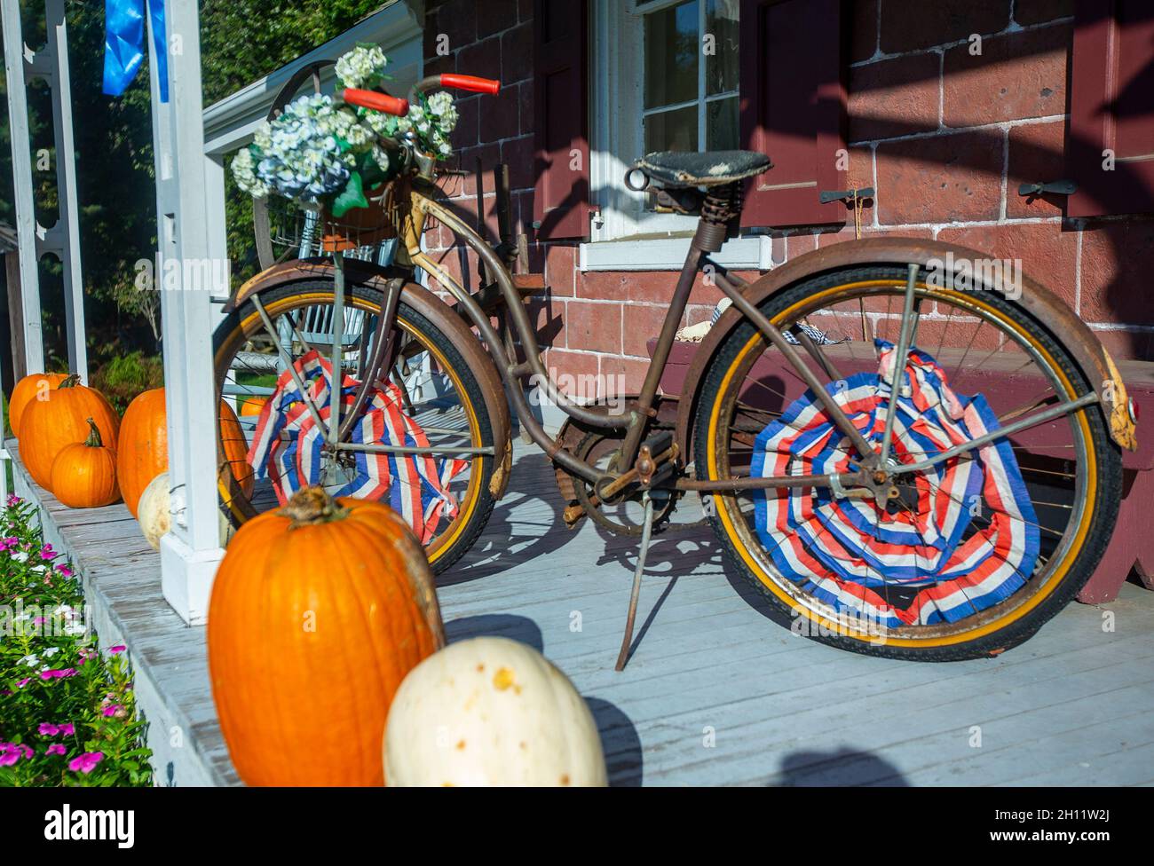 Old bike barn hi-res stock photography and images - Alamy