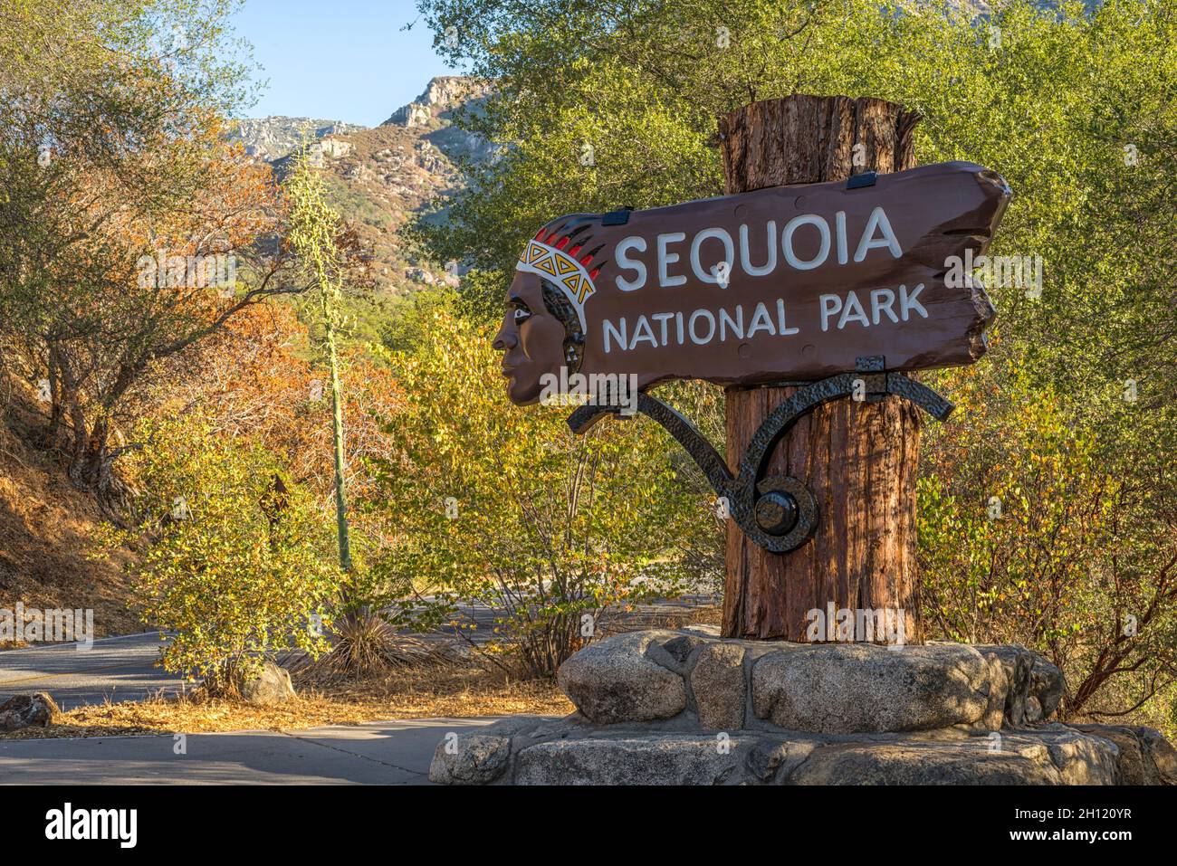 The iconic Ash Mountain Entrance Sign. Sequoia & Kings Canyon National ...