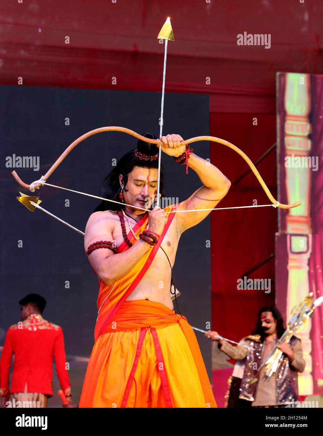New Delhi, India. 15th Oct, 2021. An artist dressed as Lord Rama with a ...