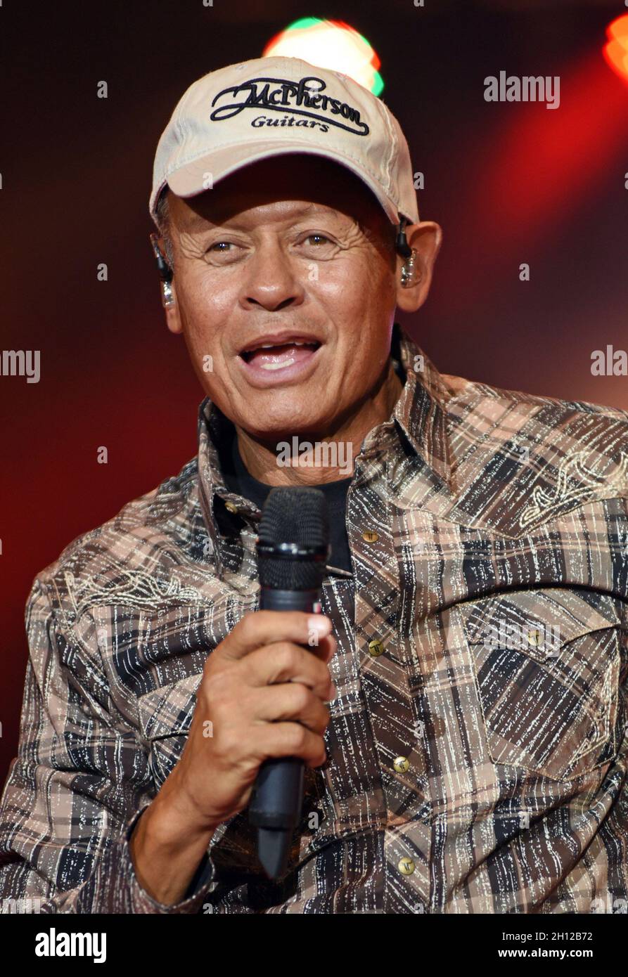 Hiawassee, GA, USA. 15th Oct, 2021. Neal McCoy on stage for Neal McCoy ...