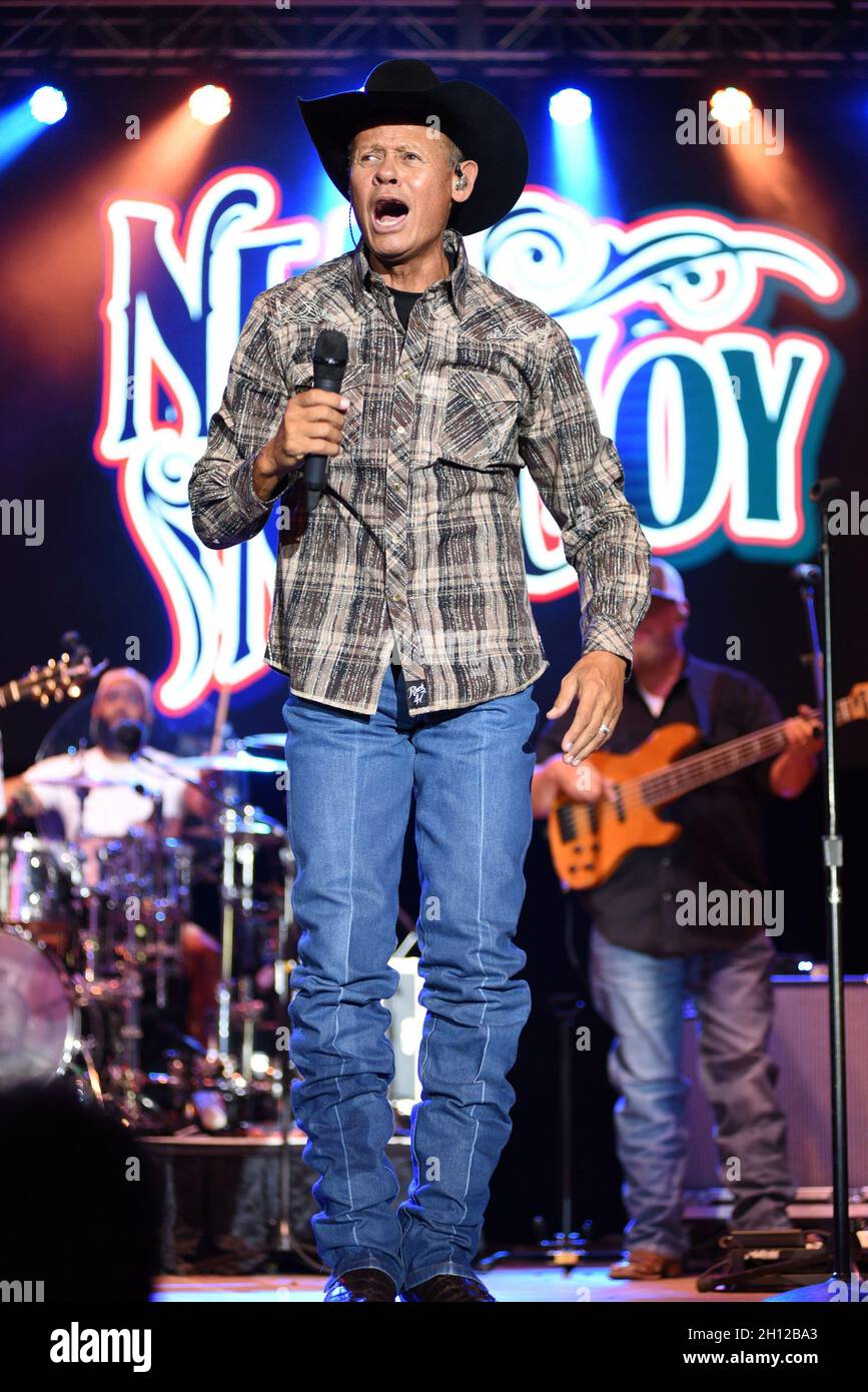 Hiawassee, GA, USA. 15th Oct, 2021. Neal McCoy on stage for Neal McCoy ...