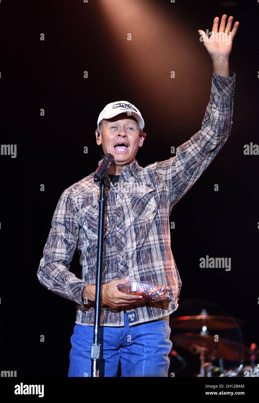 Hiawassee, GA, USA. 15th Oct, 2021. Neal McCoy on stage for Neal McCoy ...