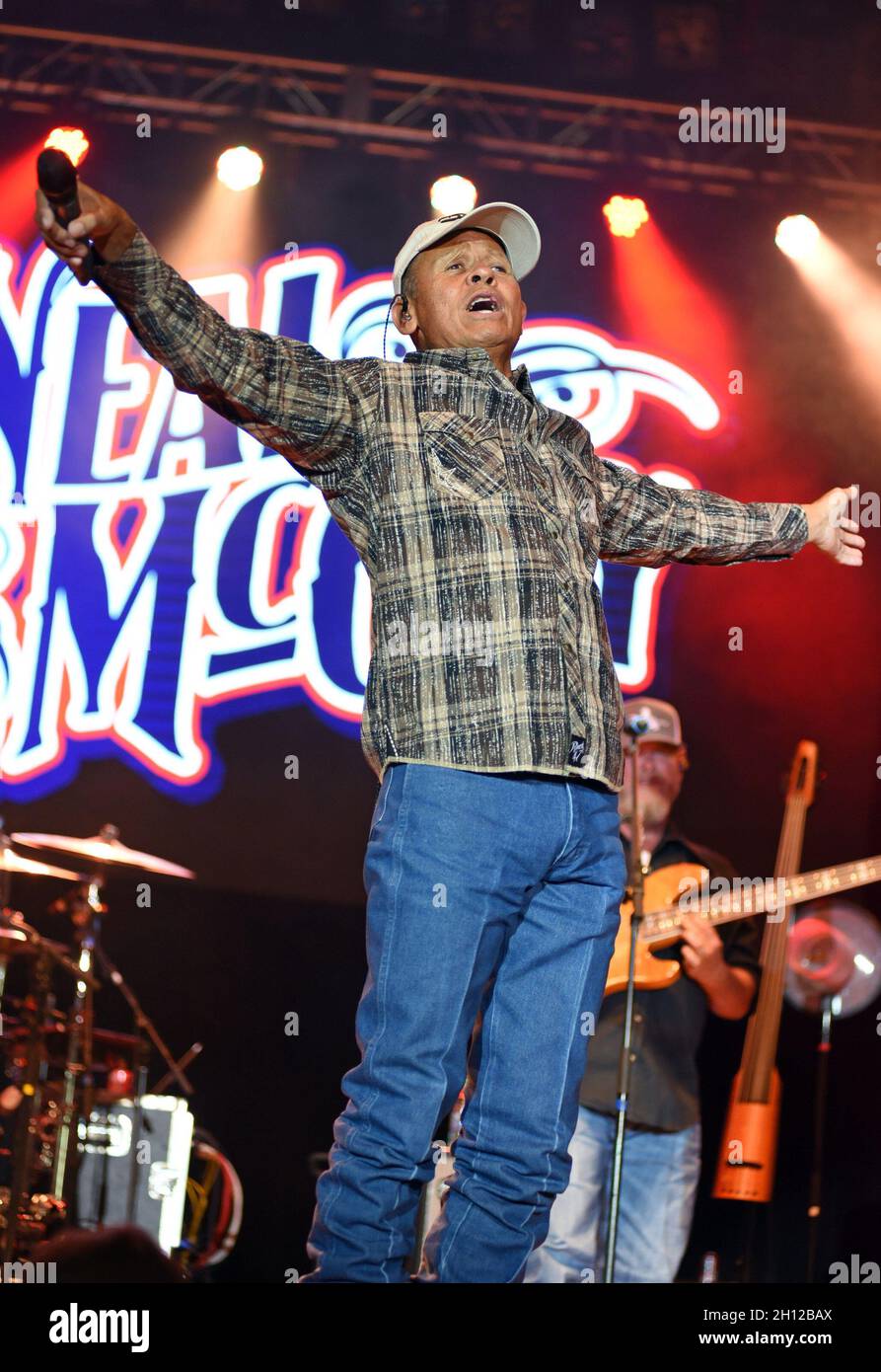 Hiawassee, GA, USA. 15th Oct, 2021. Neal McCoy on stage for Neal McCoy ...