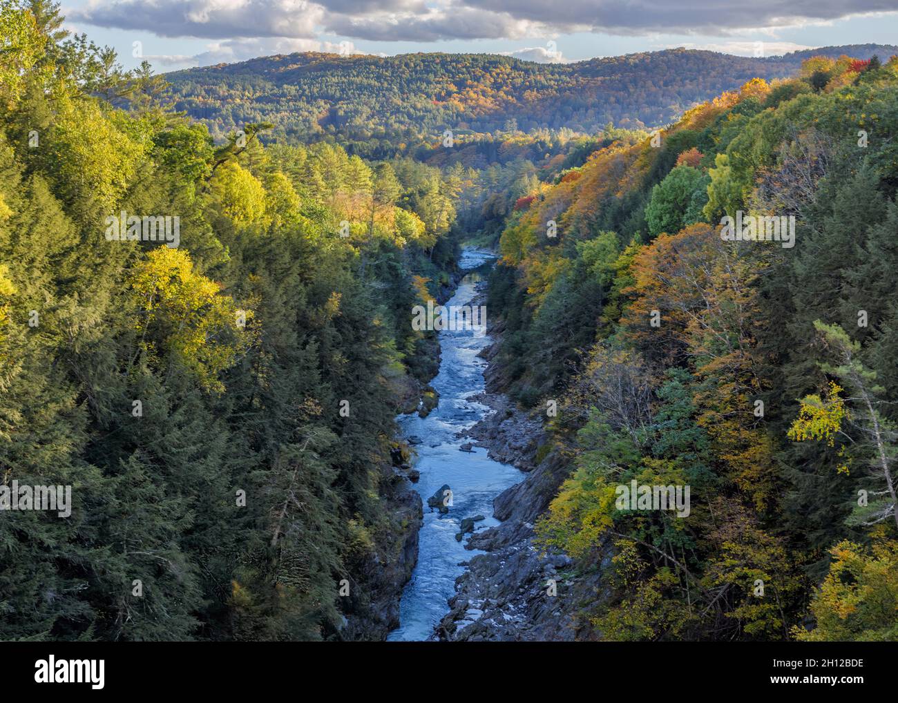 View of Quechee Gorge from the historic Quechee Gorge Bridge in autumn ...