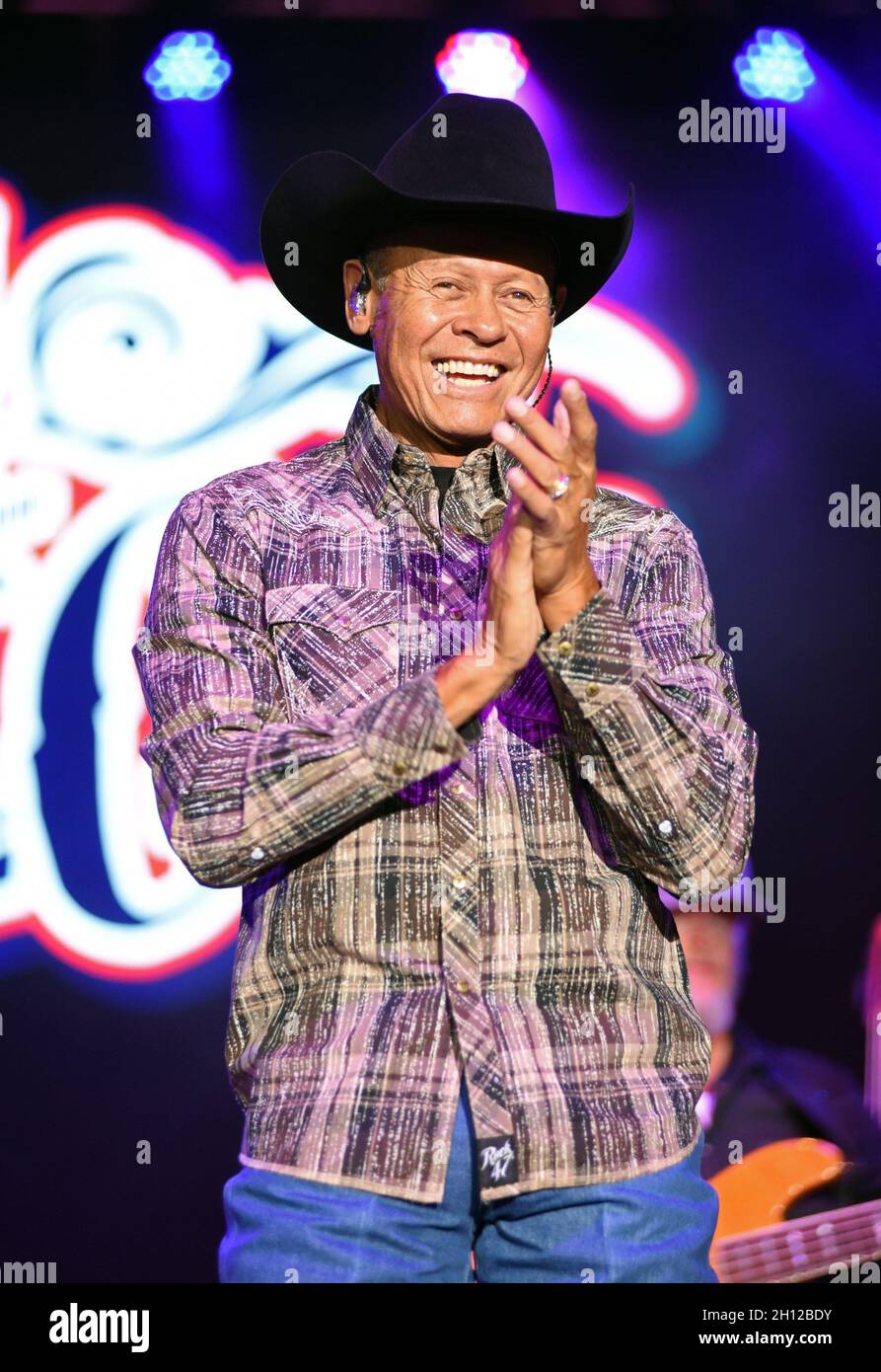 Hiawassee, GA, USA. 15th Oct, 2021. Neal McCoy on stage for Neal McCoy ...