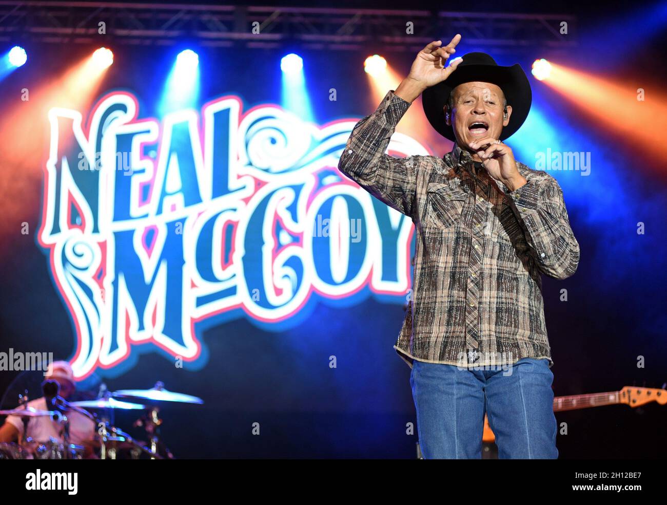 Hiawassee, GA, USA. 15th Oct, 2021. Neal McCoy on stage for Neal McCoy ...