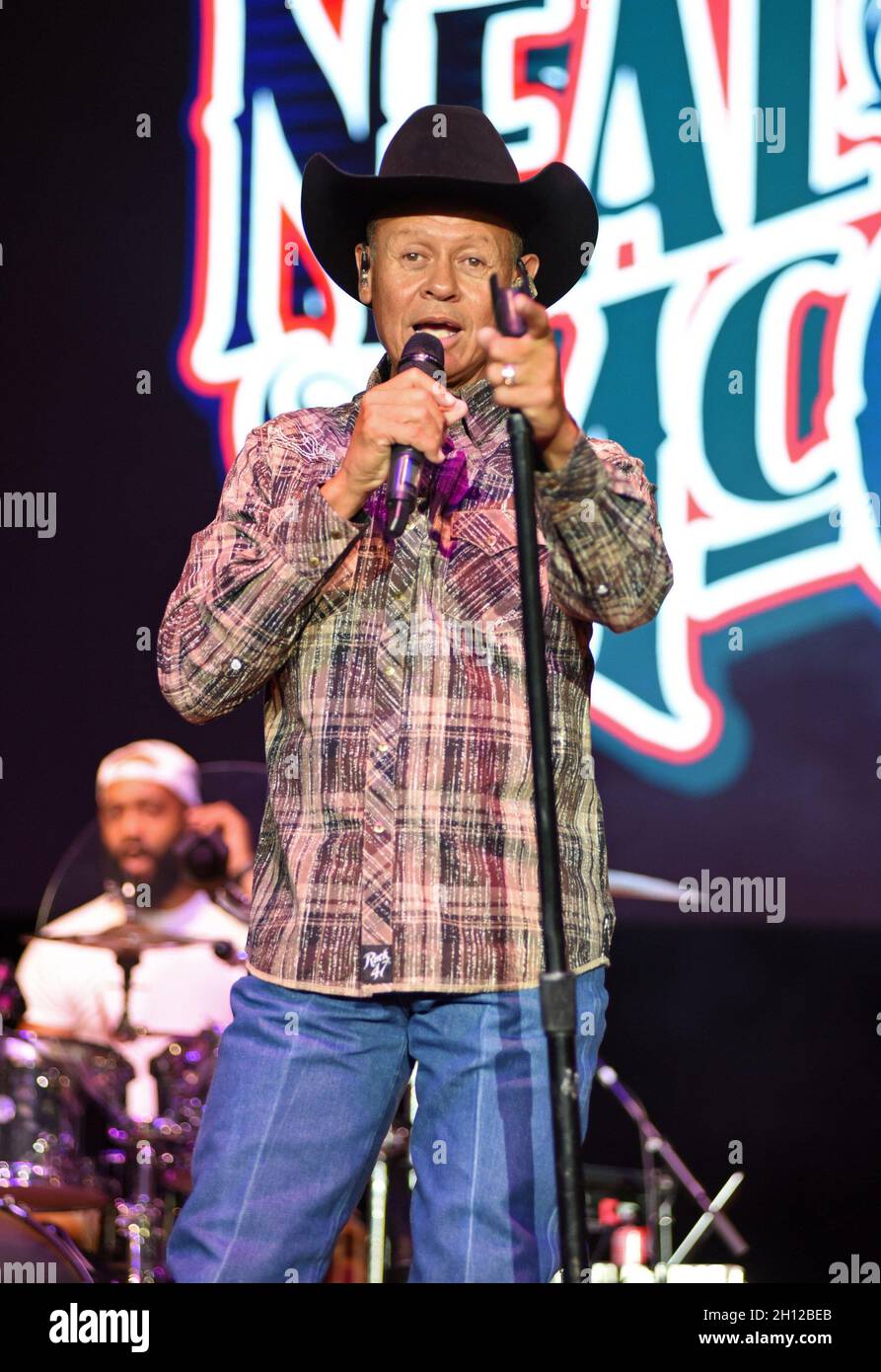 Hiawassee, GA, USA. 15th Oct, 2021. Neal McCoy on stage for Neal McCoy ...