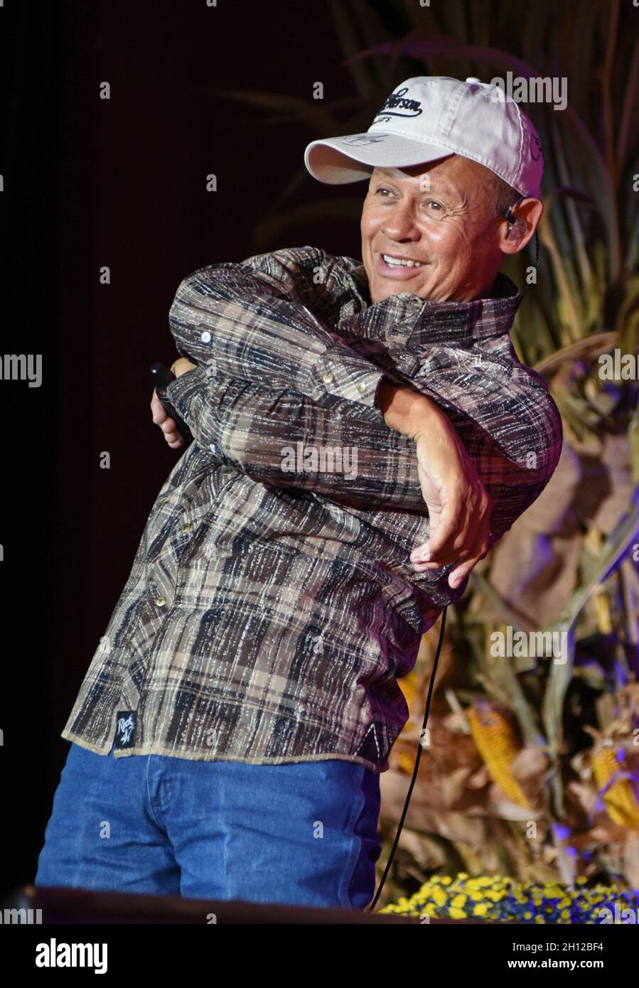 Hiawassee, GA, USA. 15th Oct, 2021. Neal McCoy on stage for Neal McCoy ...