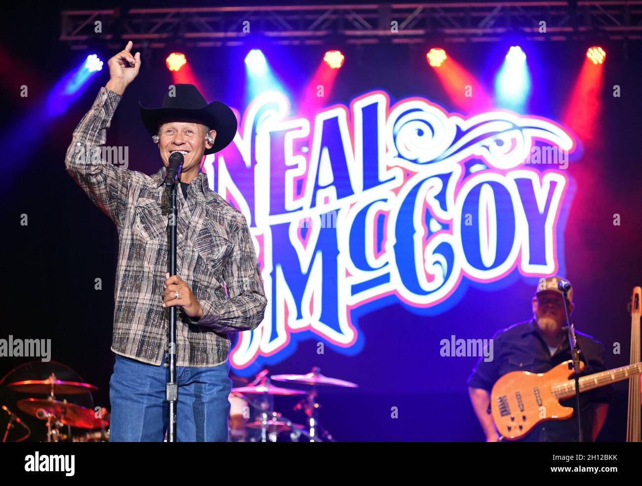 Hiawassee, GA, USA. 15th Oct, 2021. Neal McCoy on stage for Neal McCoy ...