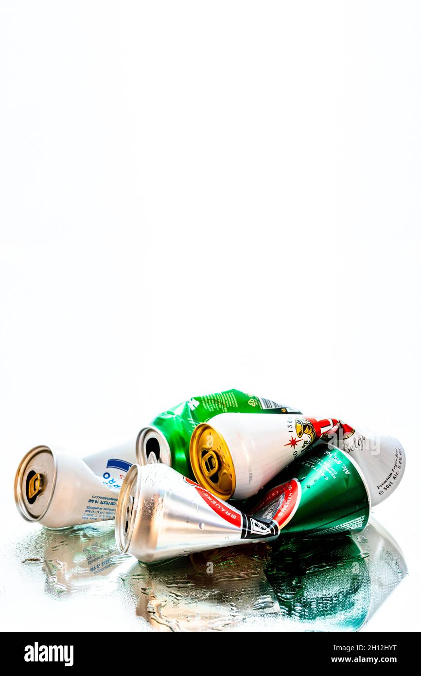 Smashed beer can hi-res stock photography and images - Alamy