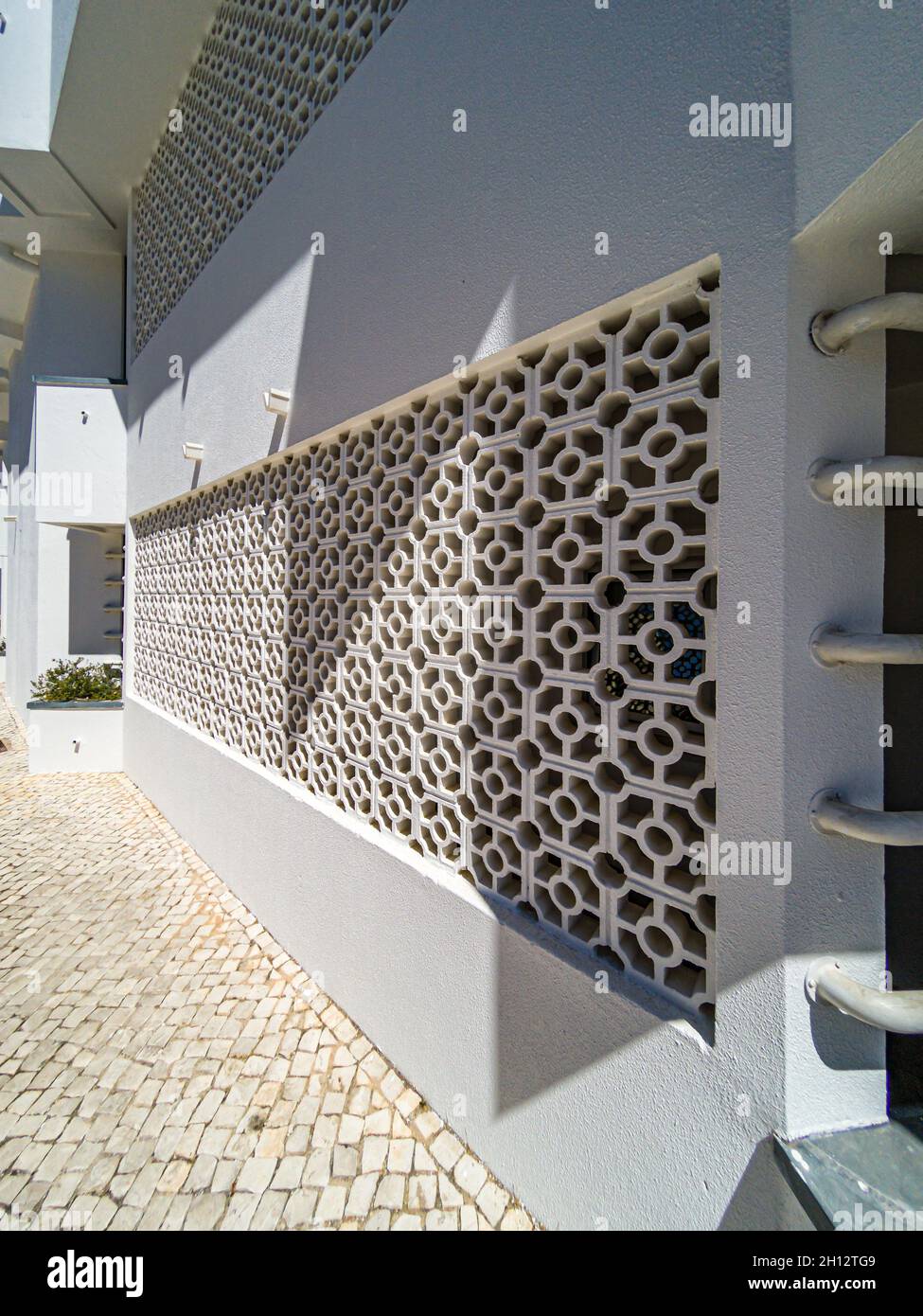 Patterned metal texture on the exterior wall Stock Photo - Alamy