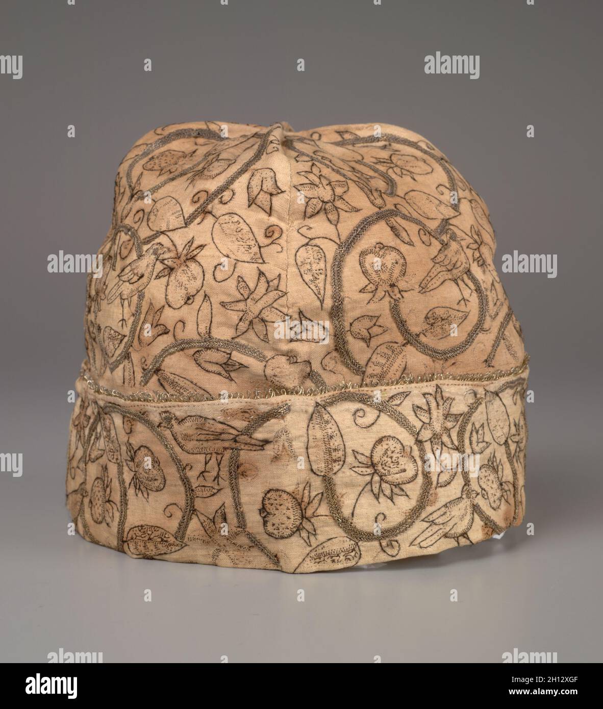 Silver gilt thread on linen hi-res stock photography and images - Alamy