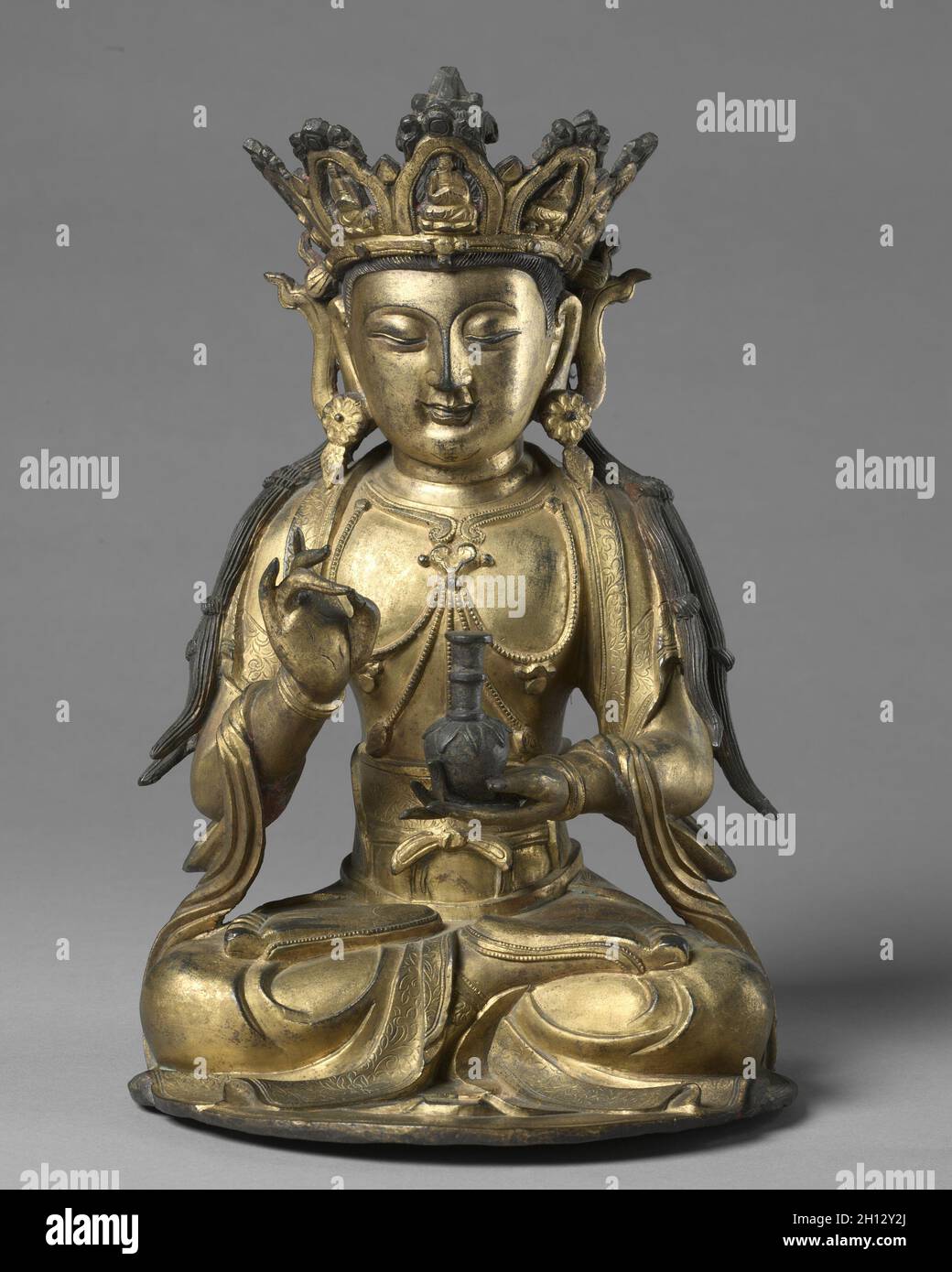 Gilt bronze statues hi-res stock photography and images - Alamy