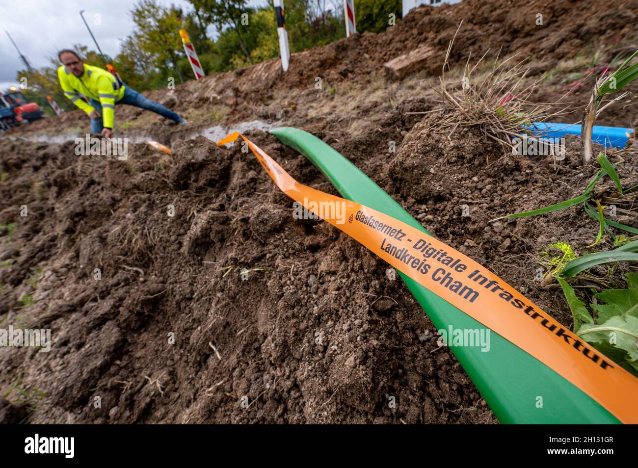 Wald, Germany. 12th Oct, 2021. Fiber optic cables are laid in the ...