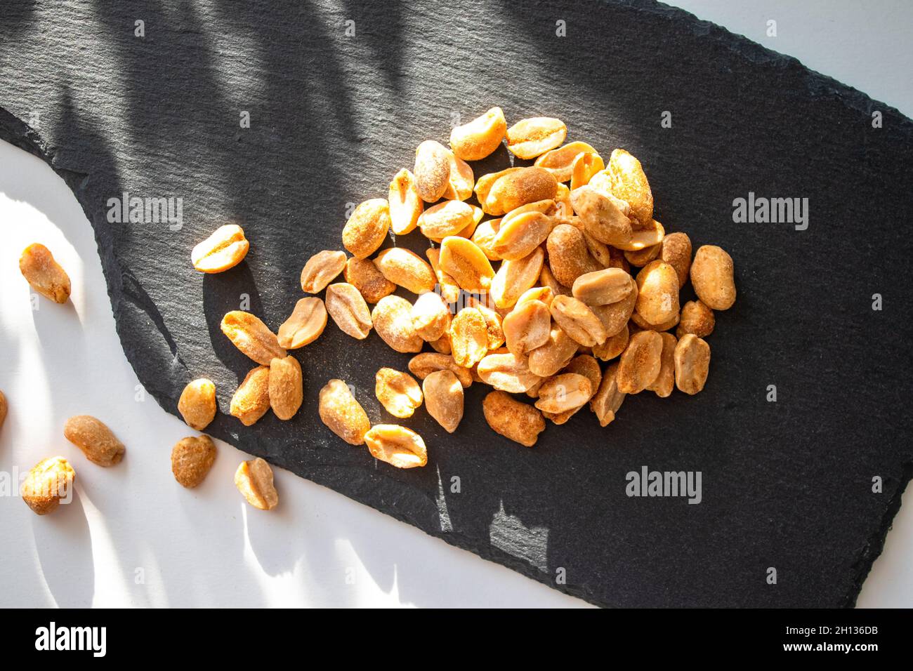 Peanuts cutting hi-res stock photography and images - Alamy