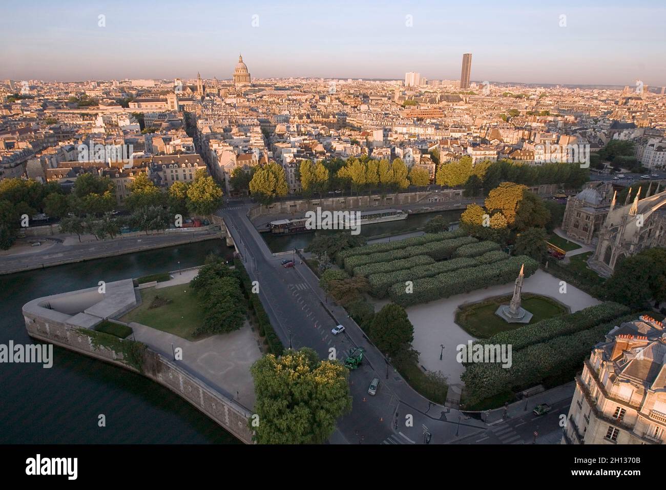 FRANCE. PARIS (75) AERIAL VIEW OF ILE DE LA CITE ISLAND Stock Photo - Alamy