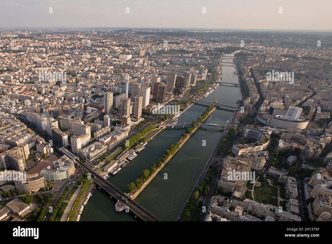 FRANCE. PARIS (75) AERIAL VIEW OF SEINE RIVER BETWEEN XVTH AND XVITH ...