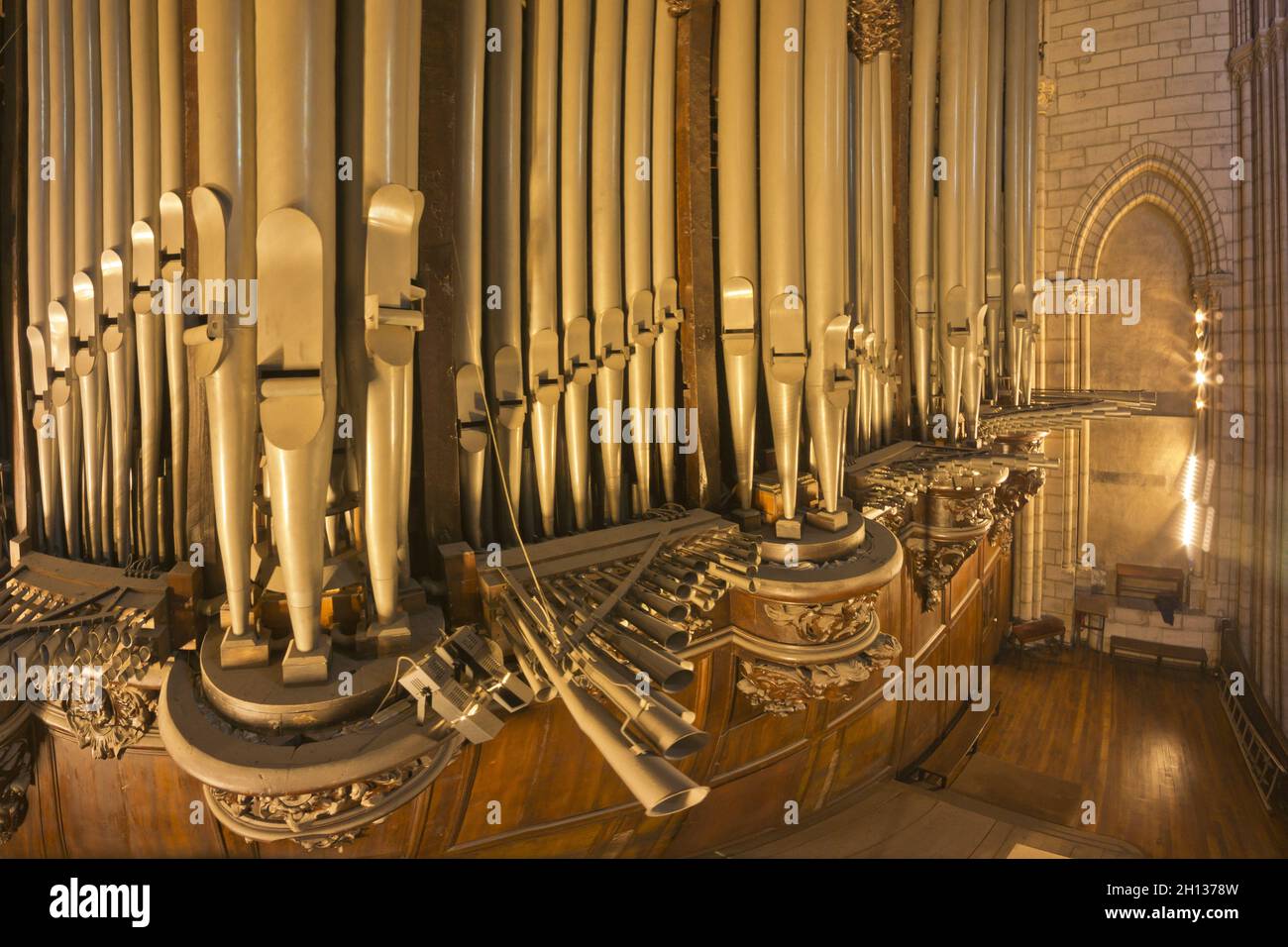 FRANCE. PARIS (75) NOTRE-DAME CATHEDRAL. THE GRAND ORGAN, LOCATED UNDER ...