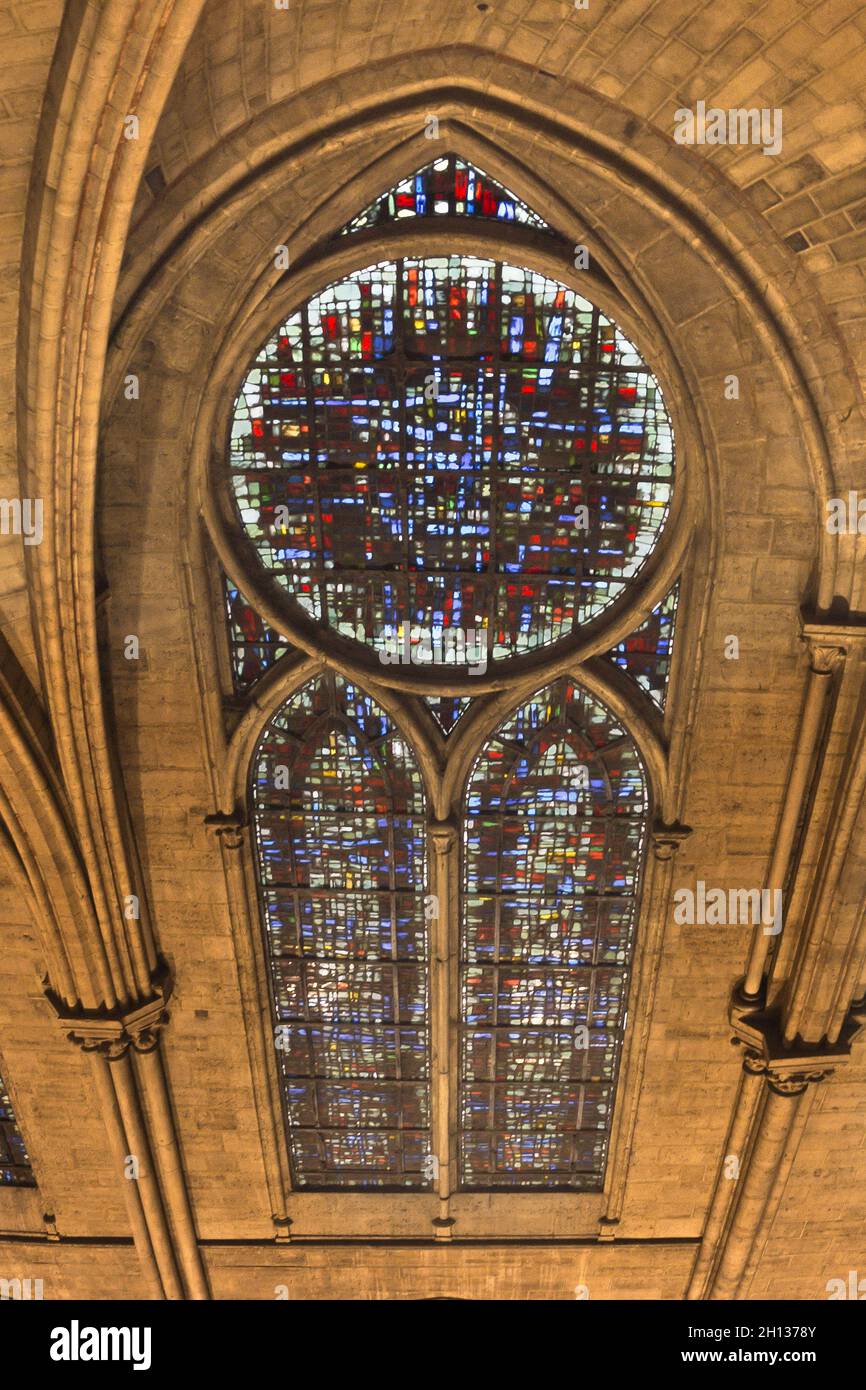FRANCE. PARIS (75) NOTRE-DAME CATHEDRAL. IN THE NAVE, THE UPPER WINDOWS ...