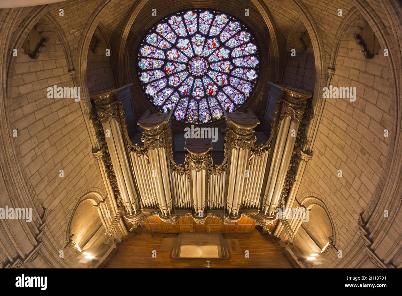 FRANCE. PARIS (75) NOTRE-DAME CATHEDRAL. THE GRAND ORGAN, LOCATED UNDER ...
