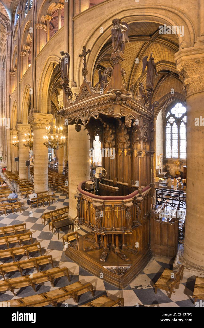 Pulpit carved wood cathedral hi-res stock photography and images - Alamy