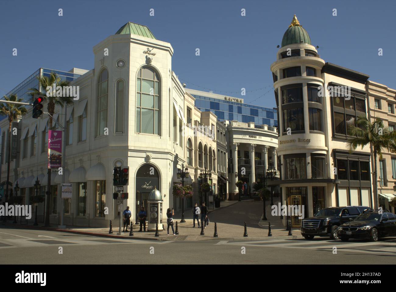 Rodeo drive and palm trees hi-res stock photography and images - Alamy