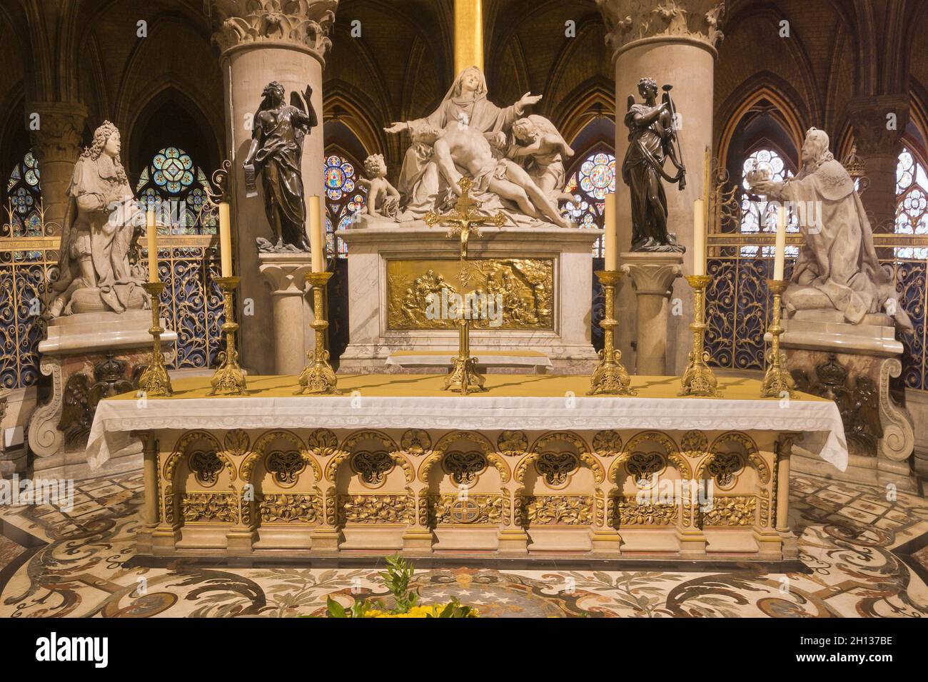 FRANCE. PARIS (75) NOTRE-DAME CATHEDRAL. THE APSE VIEWED FROM THE CHOIR ...