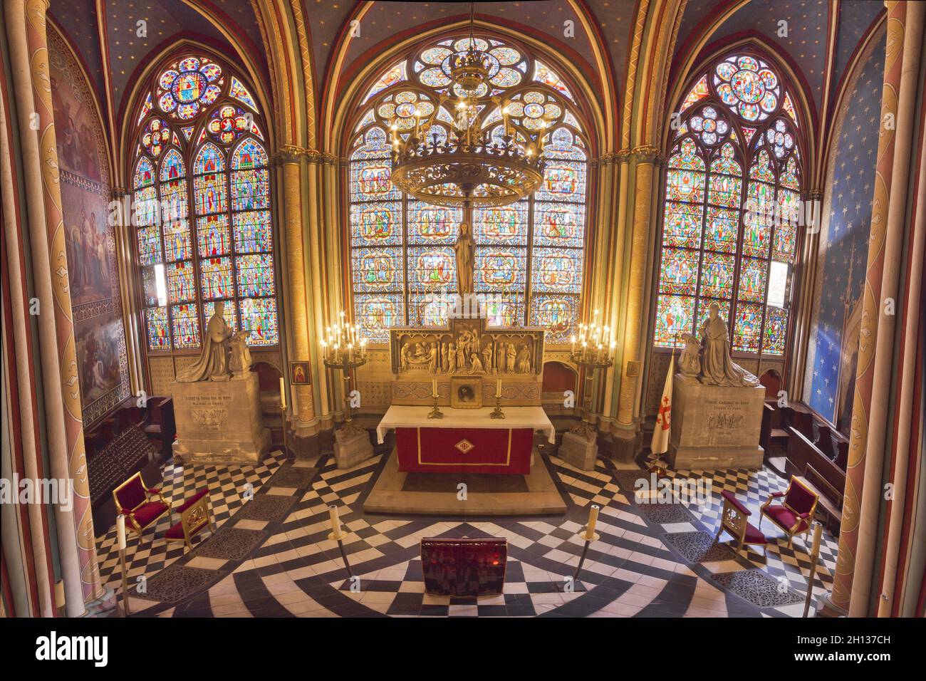 FRANCE. PARIS (75) NOTRE DAME CATHEDRAL. THE AXIAL CHAPEL, AT THE BACK ...
