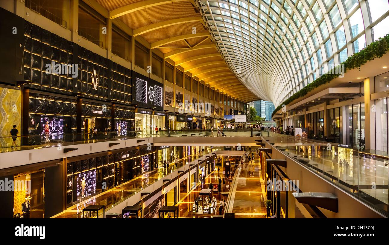 The shoppers at marina bay sands hi-res stock photography and images ...