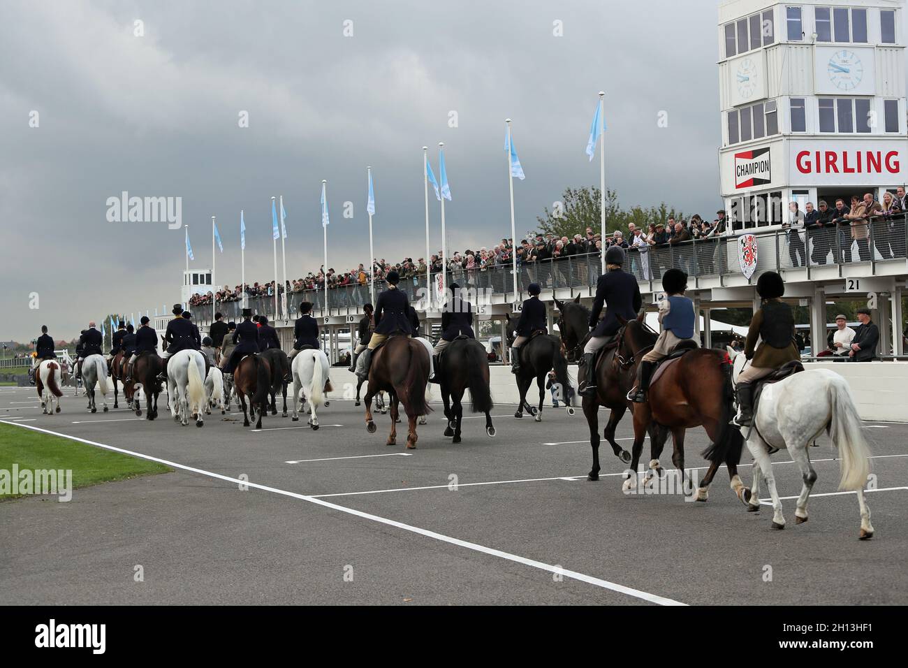 Goodwood, West Sussex, UK. 16th October 2021. The hunt rides along the ...