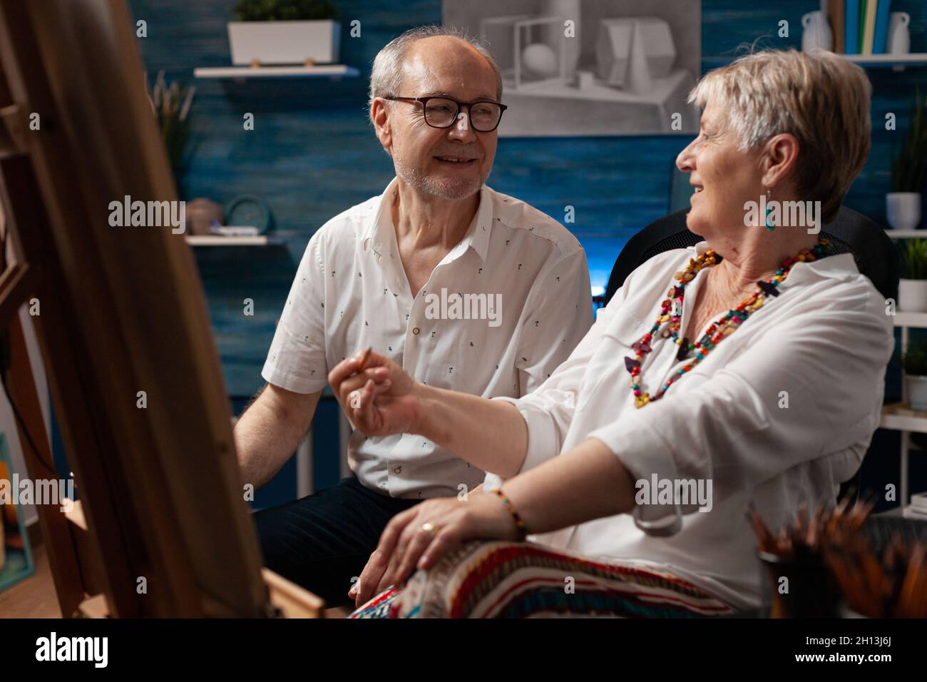 Couple discussing artwork hi-res stock photography and images - Alamy
