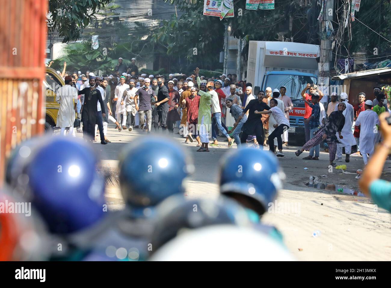 Non Exclusive: DHAKA CITY, BANGLADESH, OCTOBER 15 : The demonstrators ...