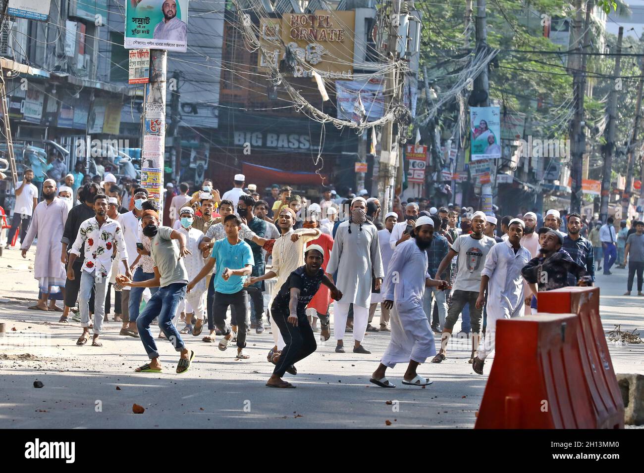 Non Exclusive: DHAKA CITY, BANGLADESH, OCTOBER 15 : The demonstrators ...