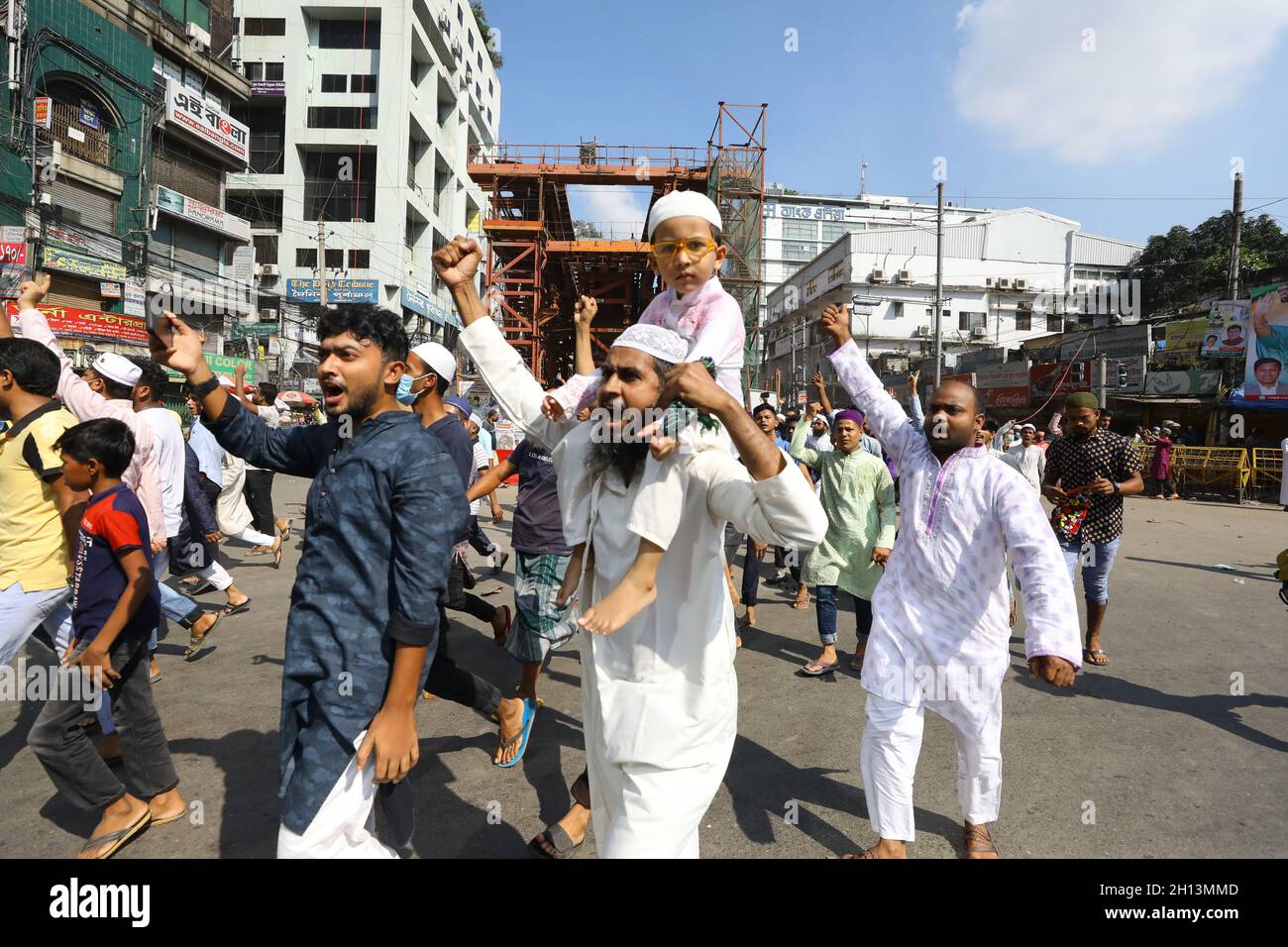 Non Exclusive: DHAKA CITY, BANGLADESH, OCTOBER 15 : The demonstrators ...
