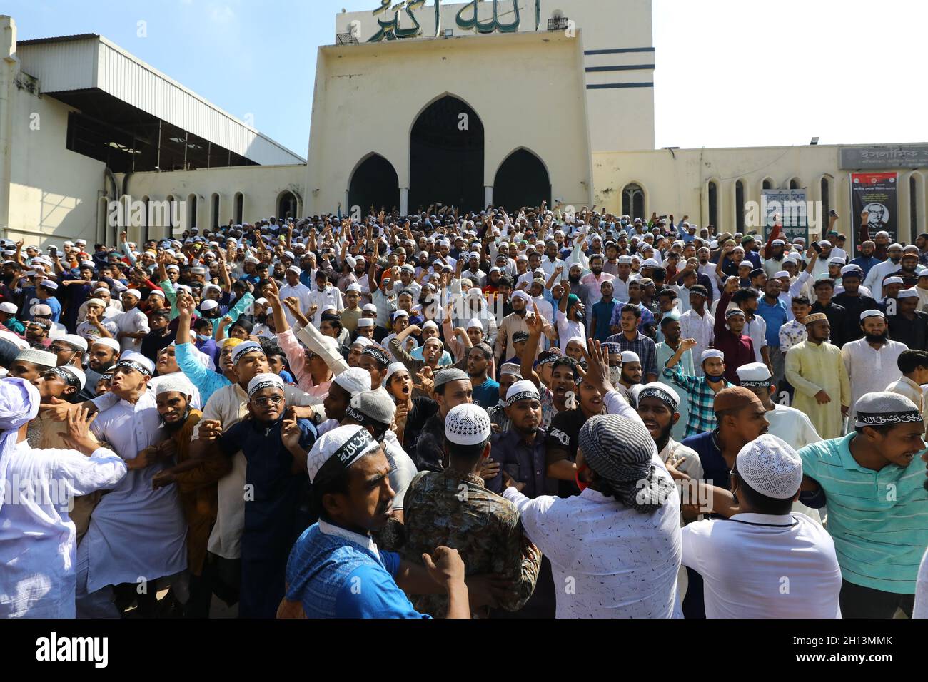 Non Exclusive: DHAKA CITY, BANGLADESH, OCTOBER 15 : The demonstrators ...