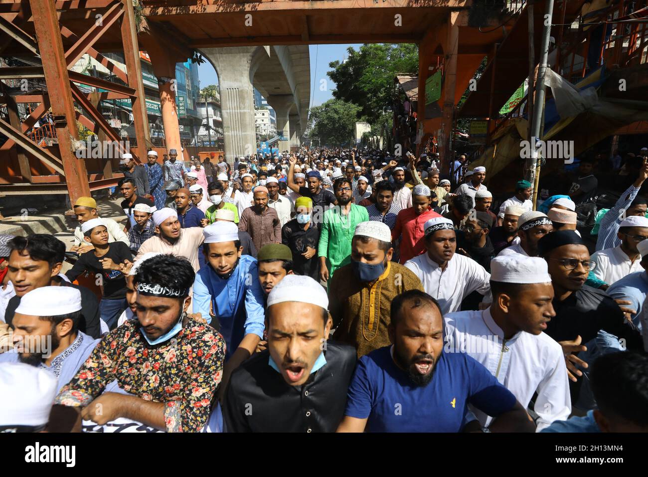 Non Exclusive: DHAKA CITY, BANGLADESH, OCTOBER 15 : The demonstrators ...