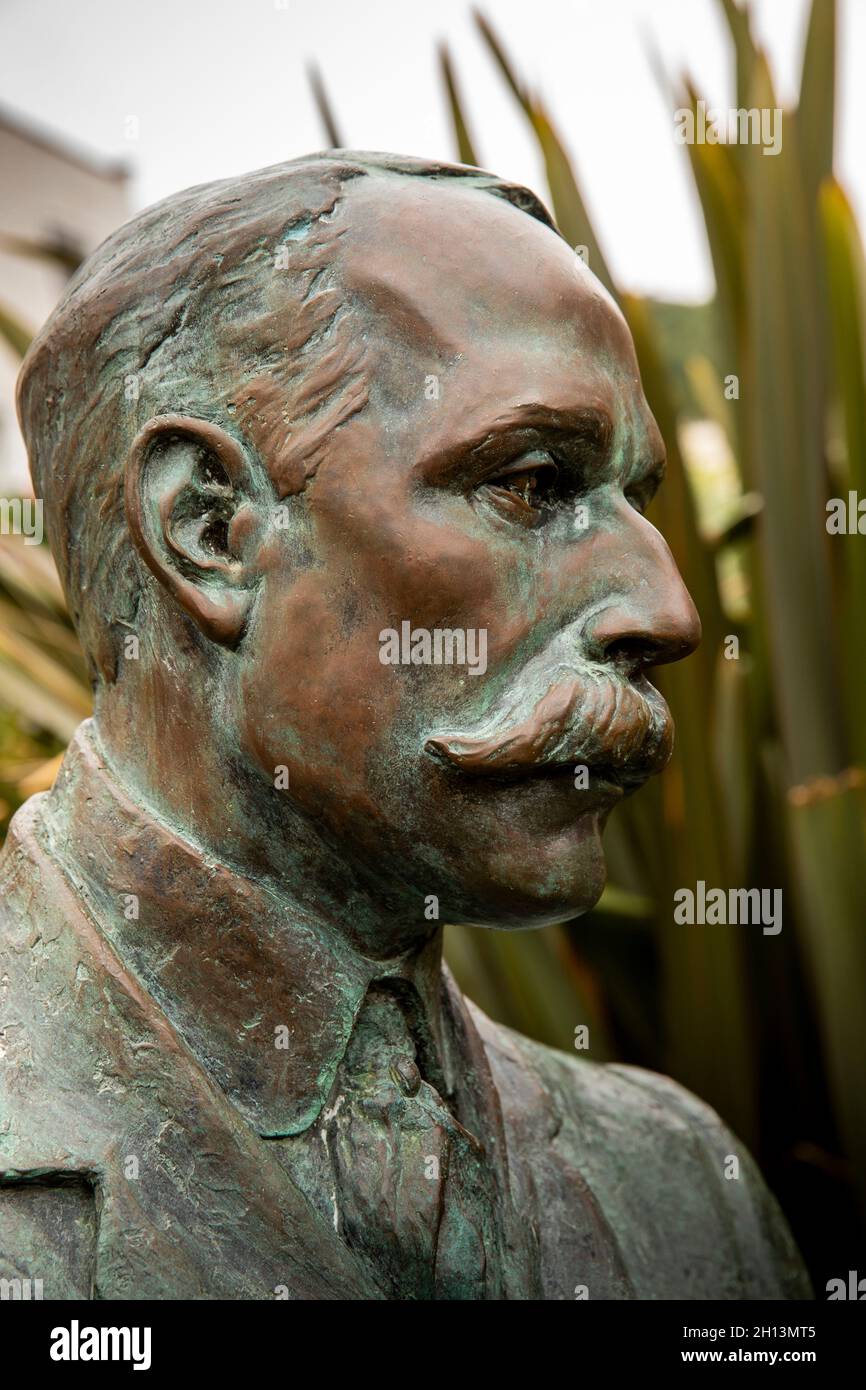UK, England, Worcestershire, Great Malvern, Belle Vue gardens, sculptor ...
